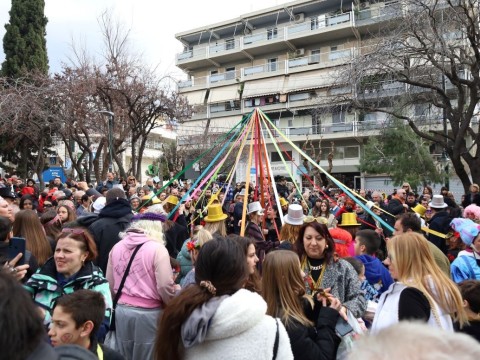 Το 1ο Αποκριάτικο Καρναβάλι του Δήμου Βύρωνα ολοκληρώθηκε με τεράστια ...